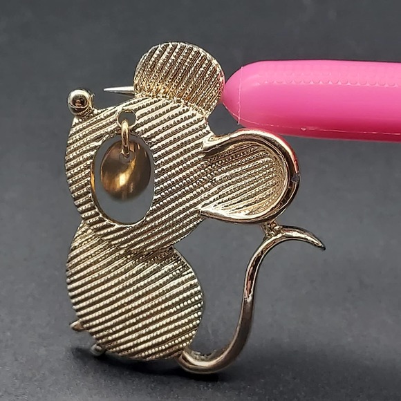 Sarah Coventry | Jewelry | Vintage Sarah Coventry Mouse Brooch Gold ...